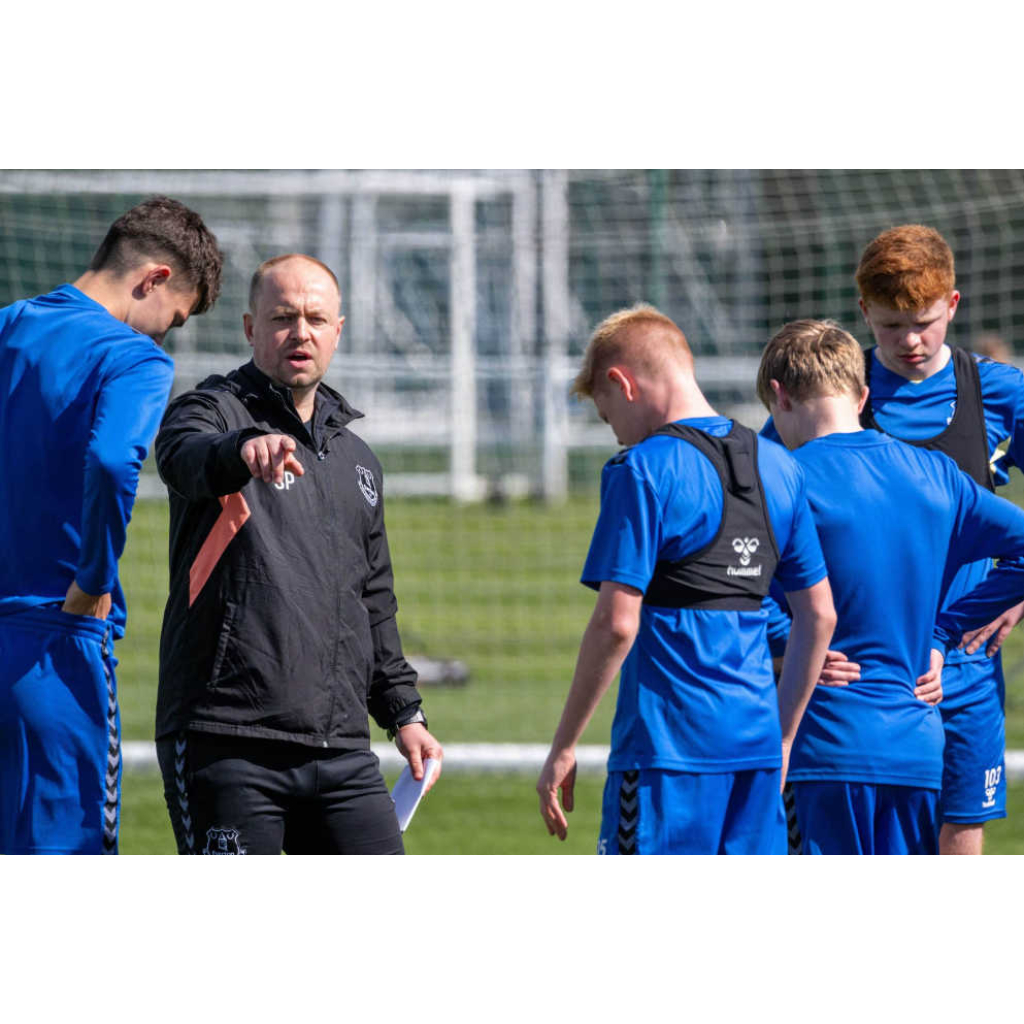 How Long Is A Football Match Including Half-Time In The UK? | Footballhitz